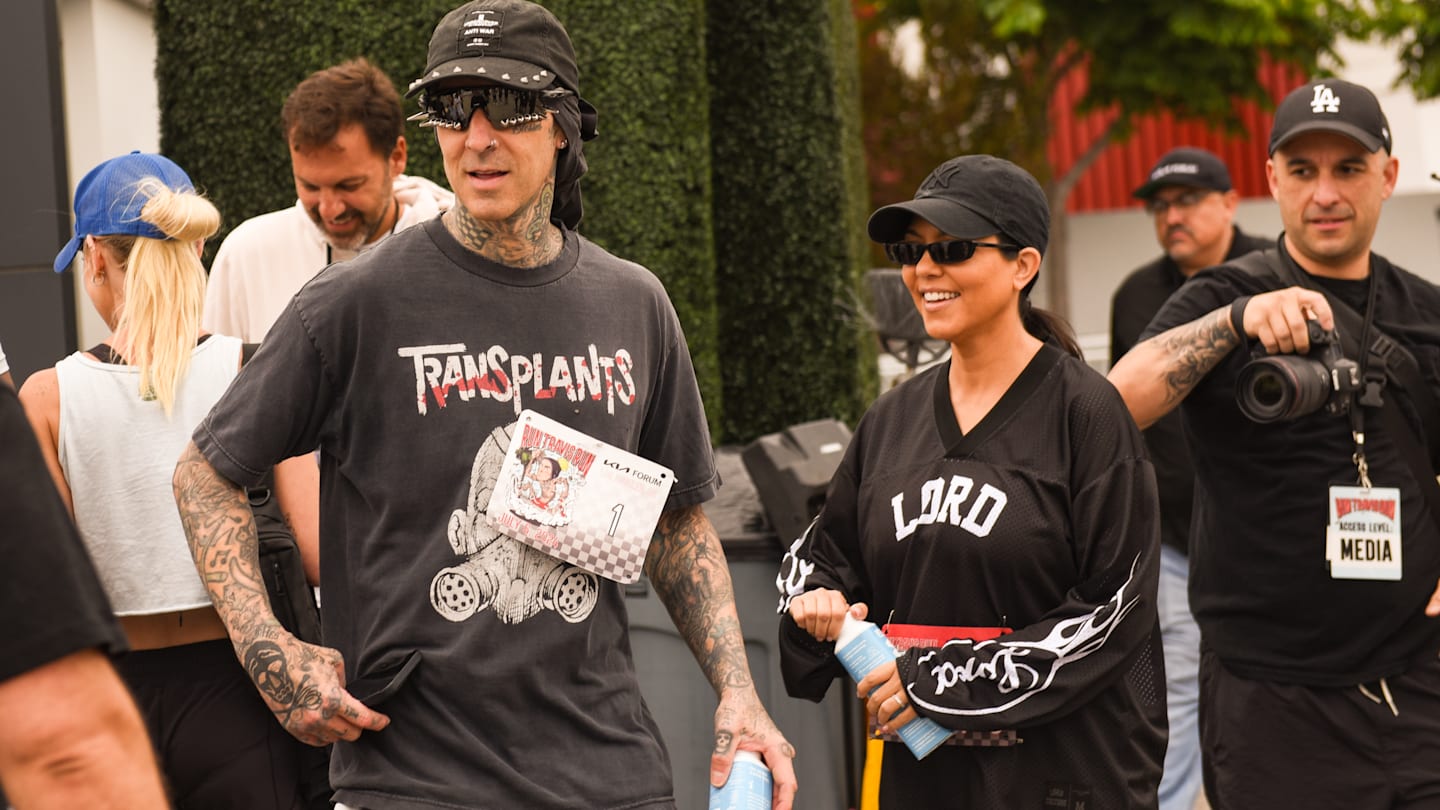 Kourtney Kardashian rocks on for Travis Barker at the Run, Travis, Run ...