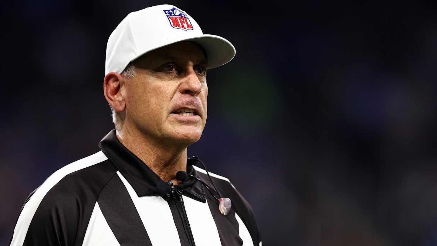 Who are the announcers and referees for Steelers vs. Bengals today?