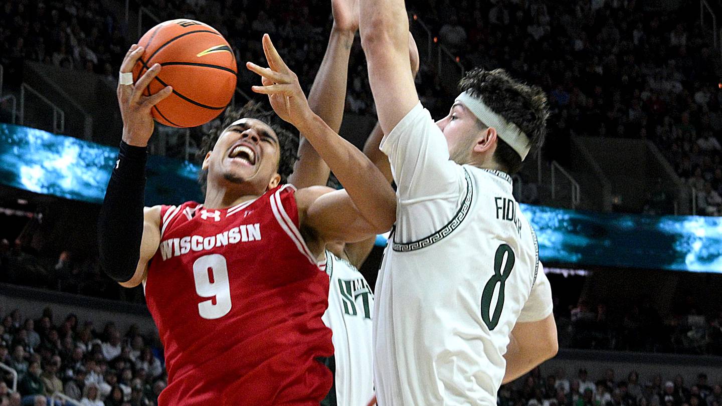 Final stats, analysis: No. 12 Wisconsin hangs on for hard-fought road win