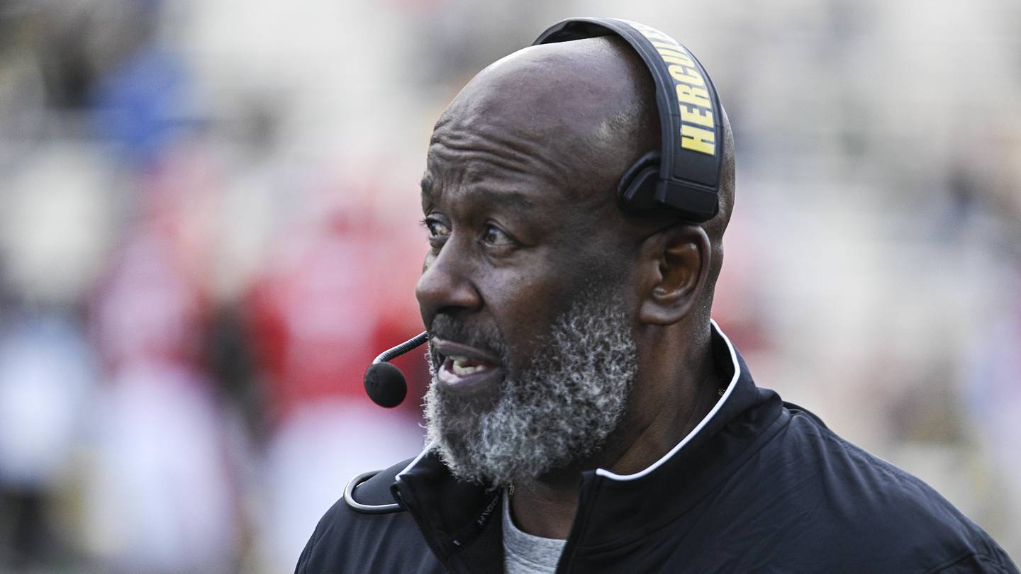 Big Ten coach reportedly on hot seat after second-half decline