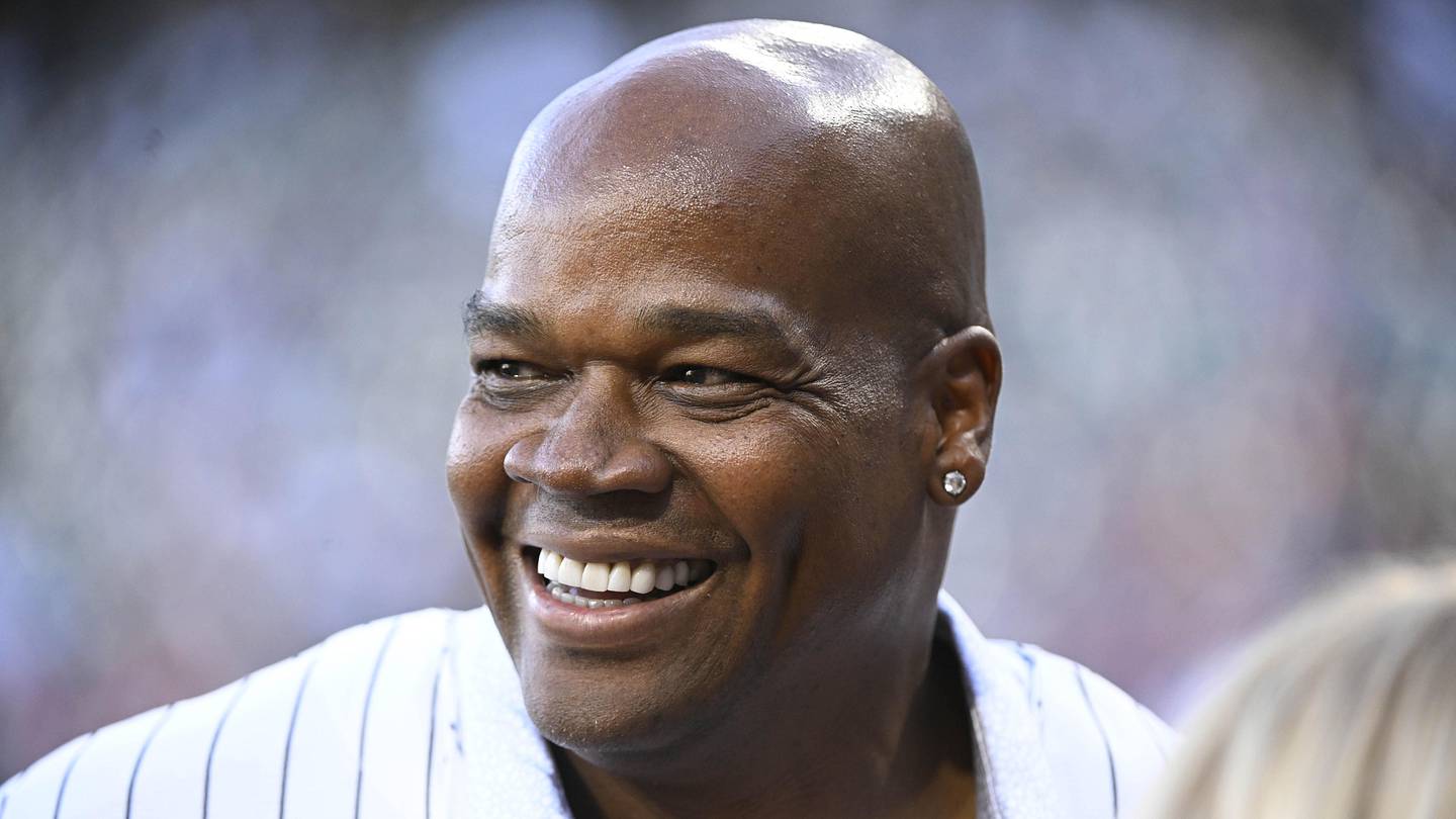 Frank Thomas Gives Away Rare No Name Rookie Card at Topps Rip Night