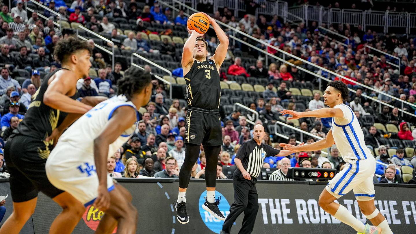 Most 3-pointers in a single March Madness game for one player