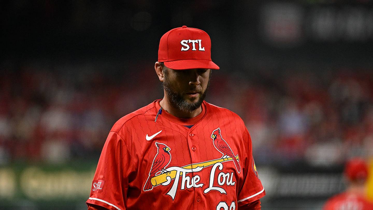 Cardinals take flier on another high-velocity righty