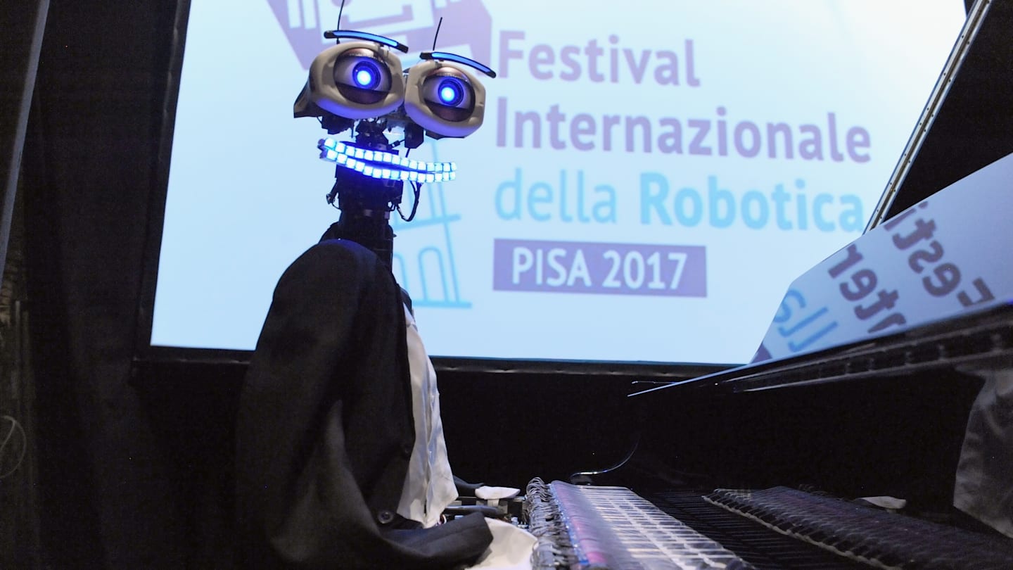 Can AI really compose music? Discover how it works and try it yourself