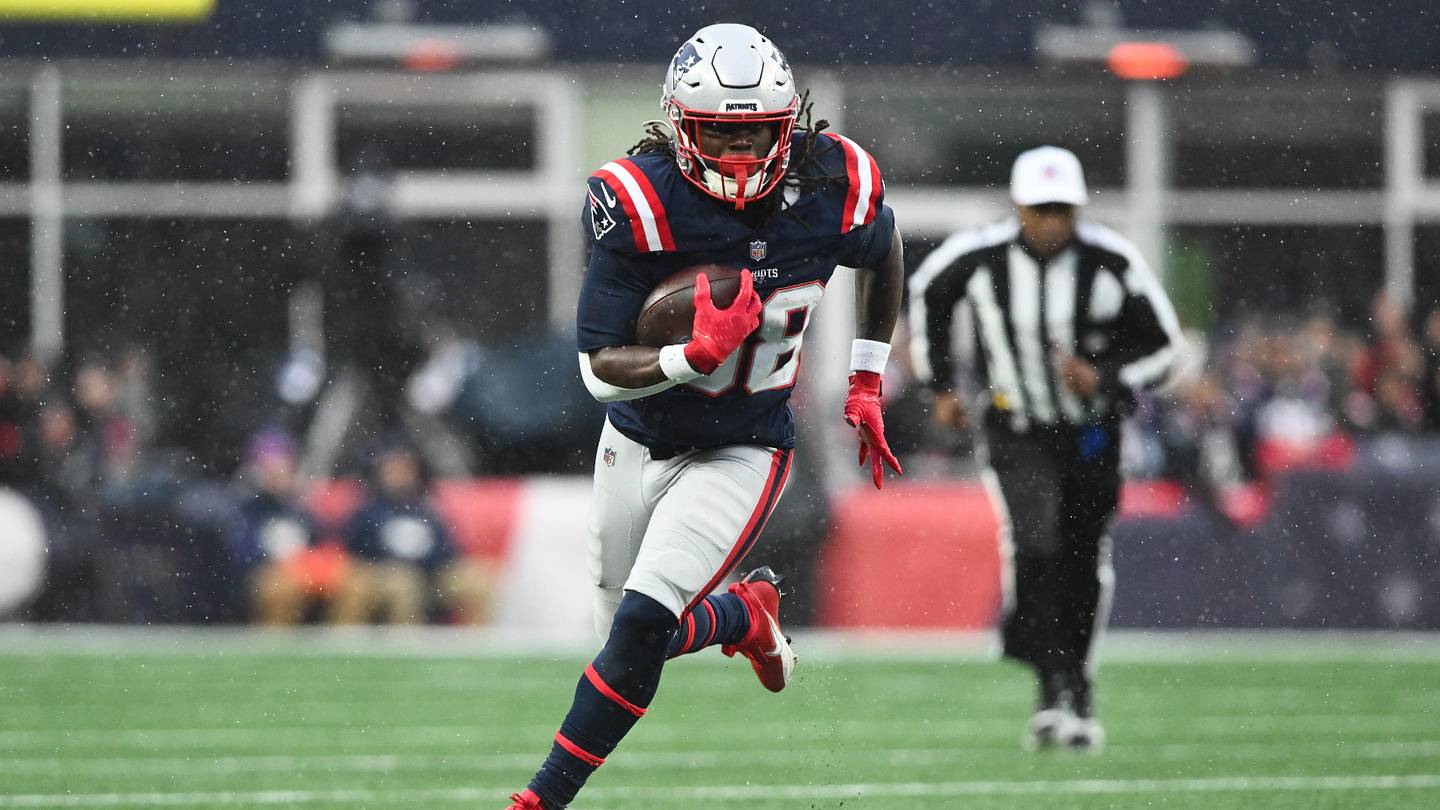 Key Patriots RB Suffers Eye Injury In Divisional Round