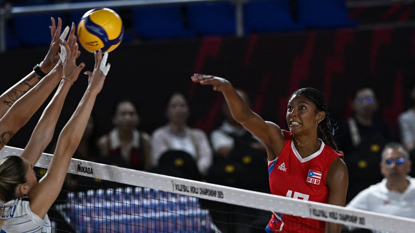 Wisconsin fans impress elite volleyball recruit so much she stops to ...