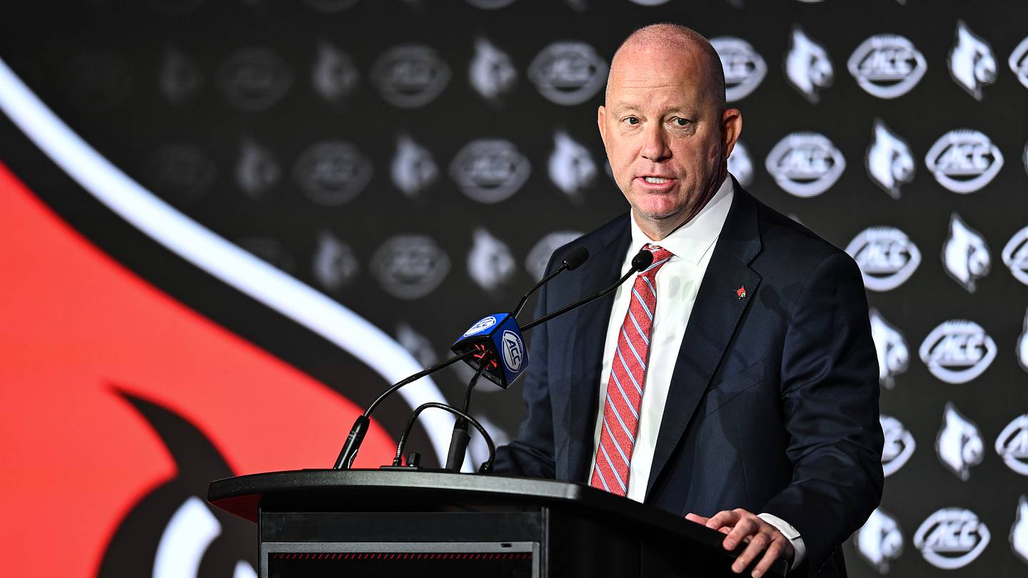 Jeff Brohm issues stern warning to Louisville football days before ...