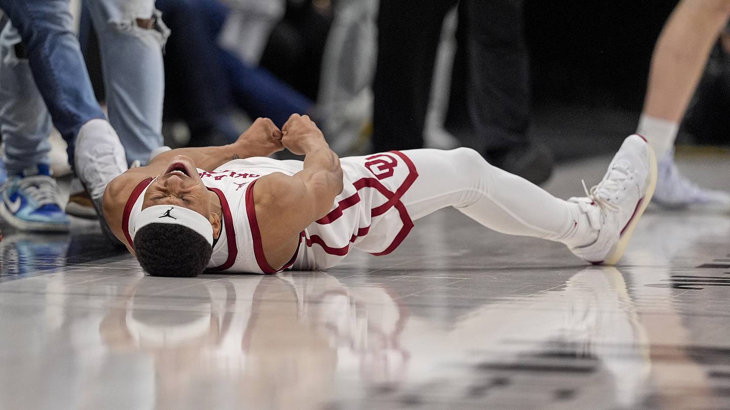 Watch Jeremiah Fears' miracle 4-point shot keep Oklahoma undefeated