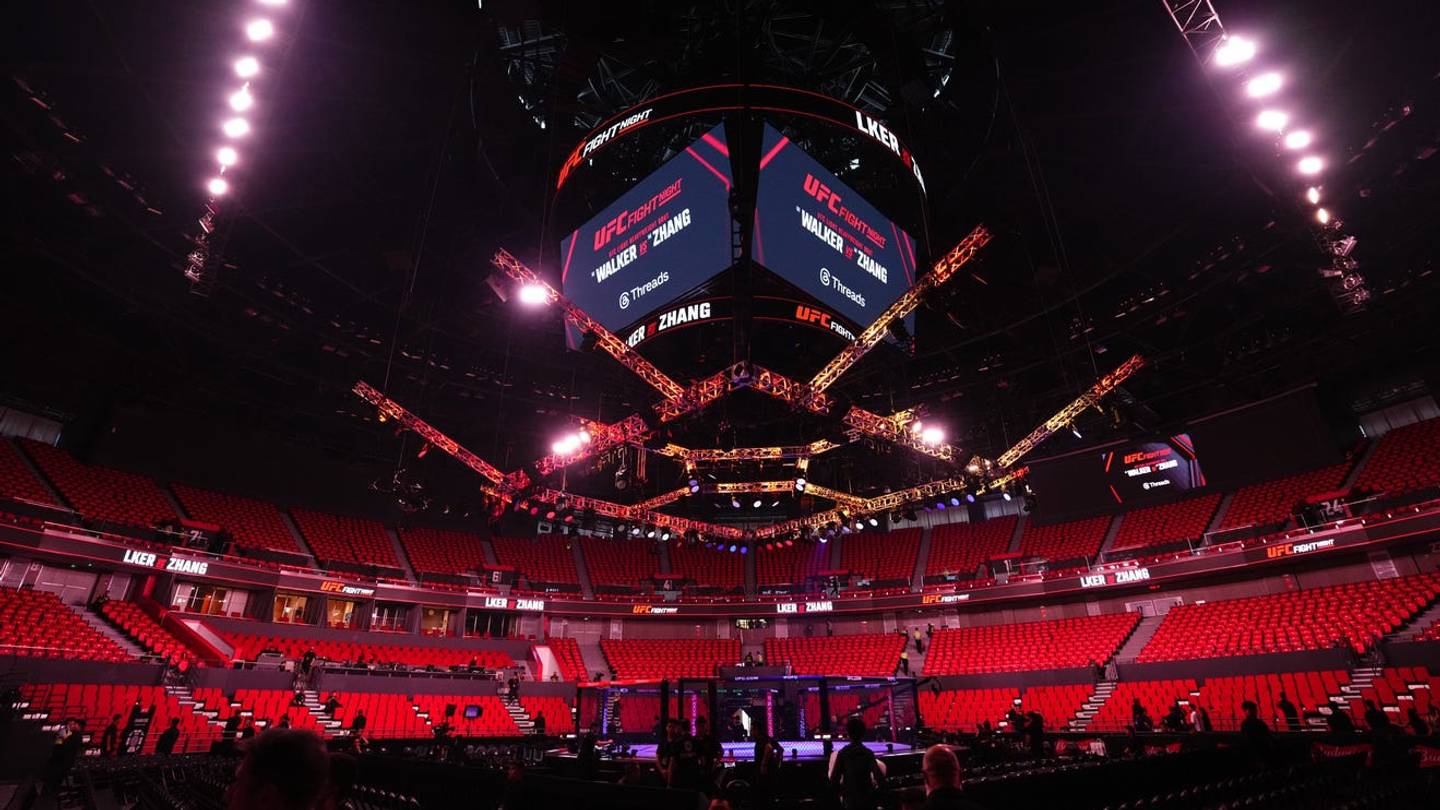 Formerly-undefeated UFC star apologizes after violent knockout loss at ...