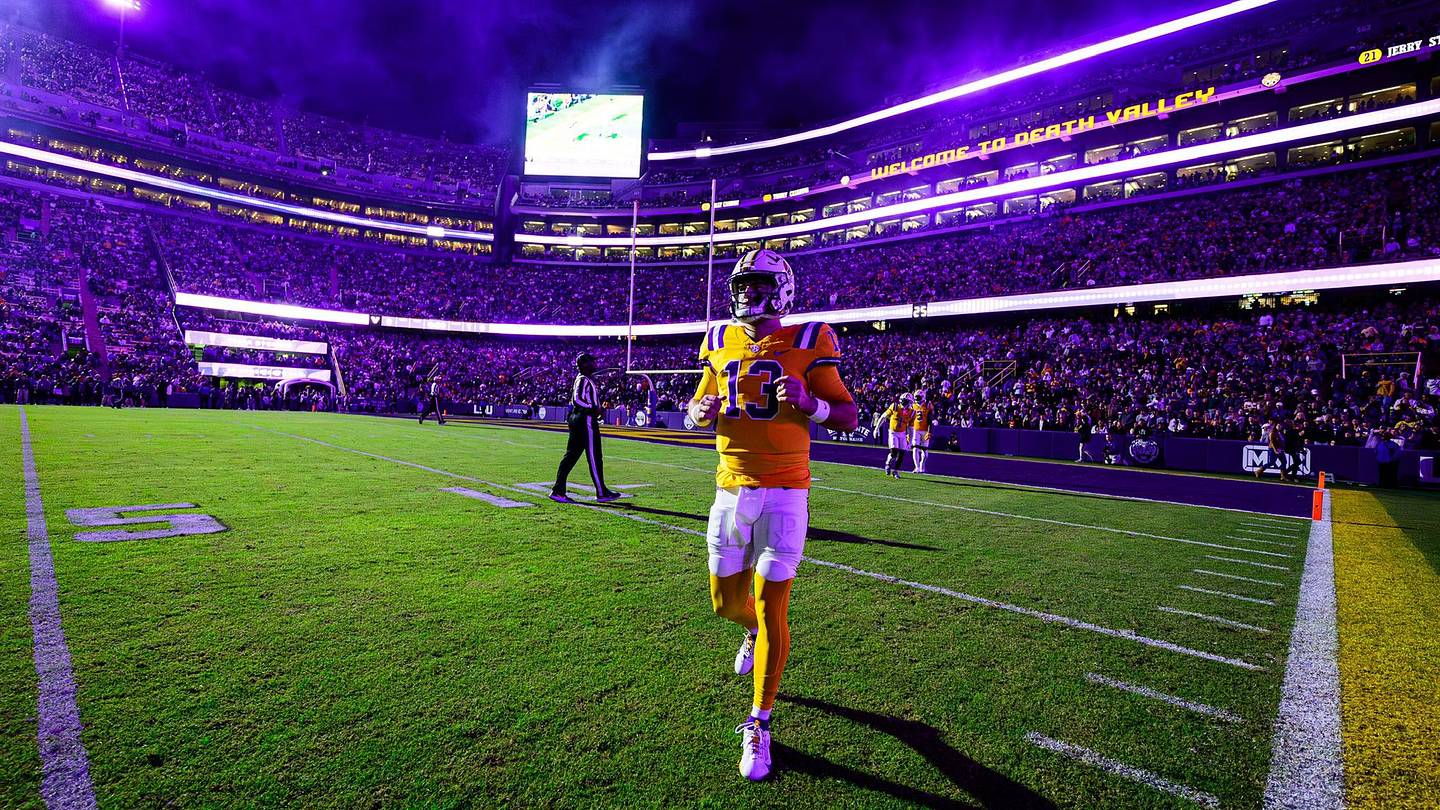 SEC Quarterback Labels LSU Football's Death Valley 'Best Atmosphere'