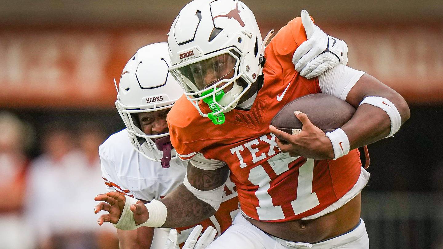 Former Texas Longhorns Running Back Savion Red Transfers to Nevada