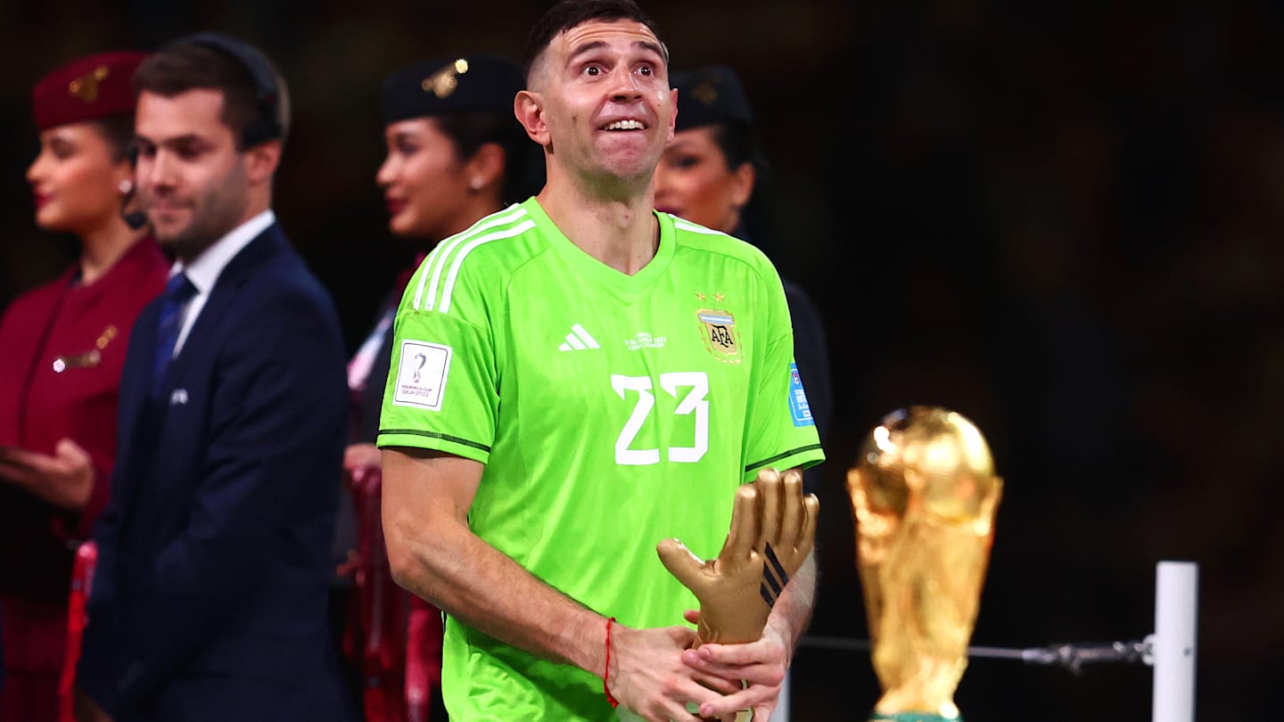 VIDEO: El gesto obsceno de Emiliano "Dibu" Martínez durante la celebración del título de Argentina