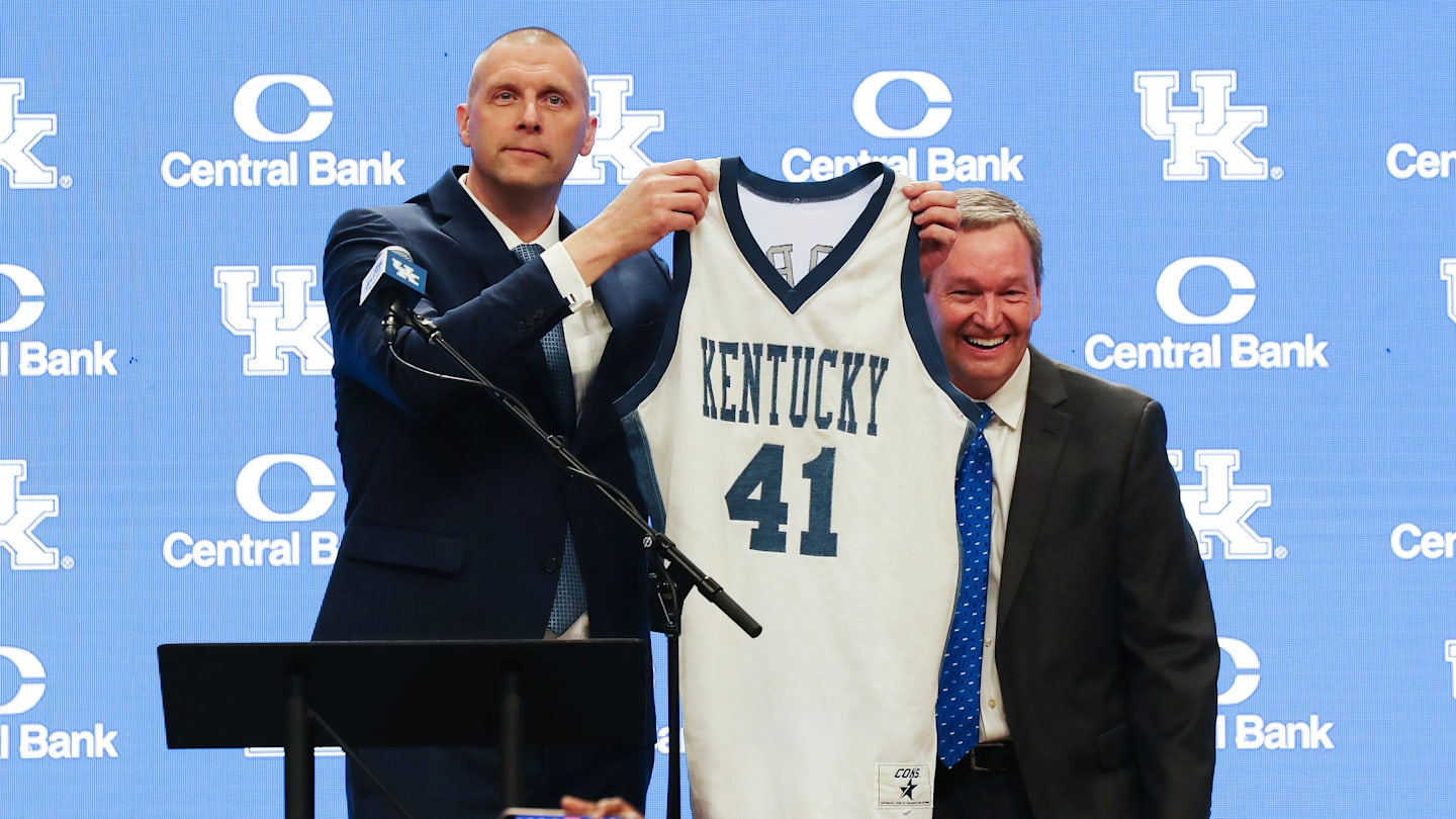 Kentucky football and basketball: Must see NIL agents controversial tweets