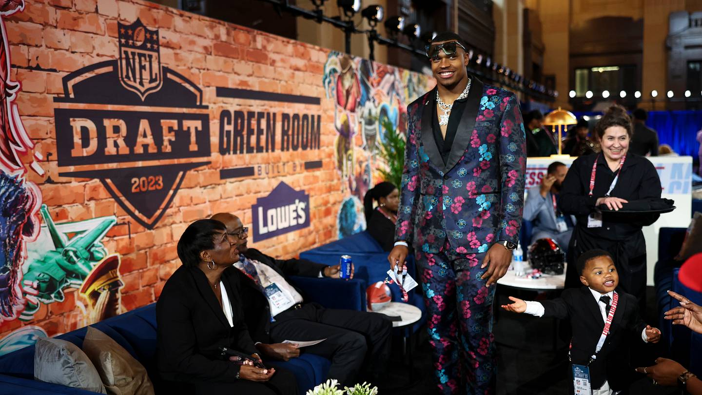 Minor controversy surrounds 'green room' invitations for the 2024 NFL Draft