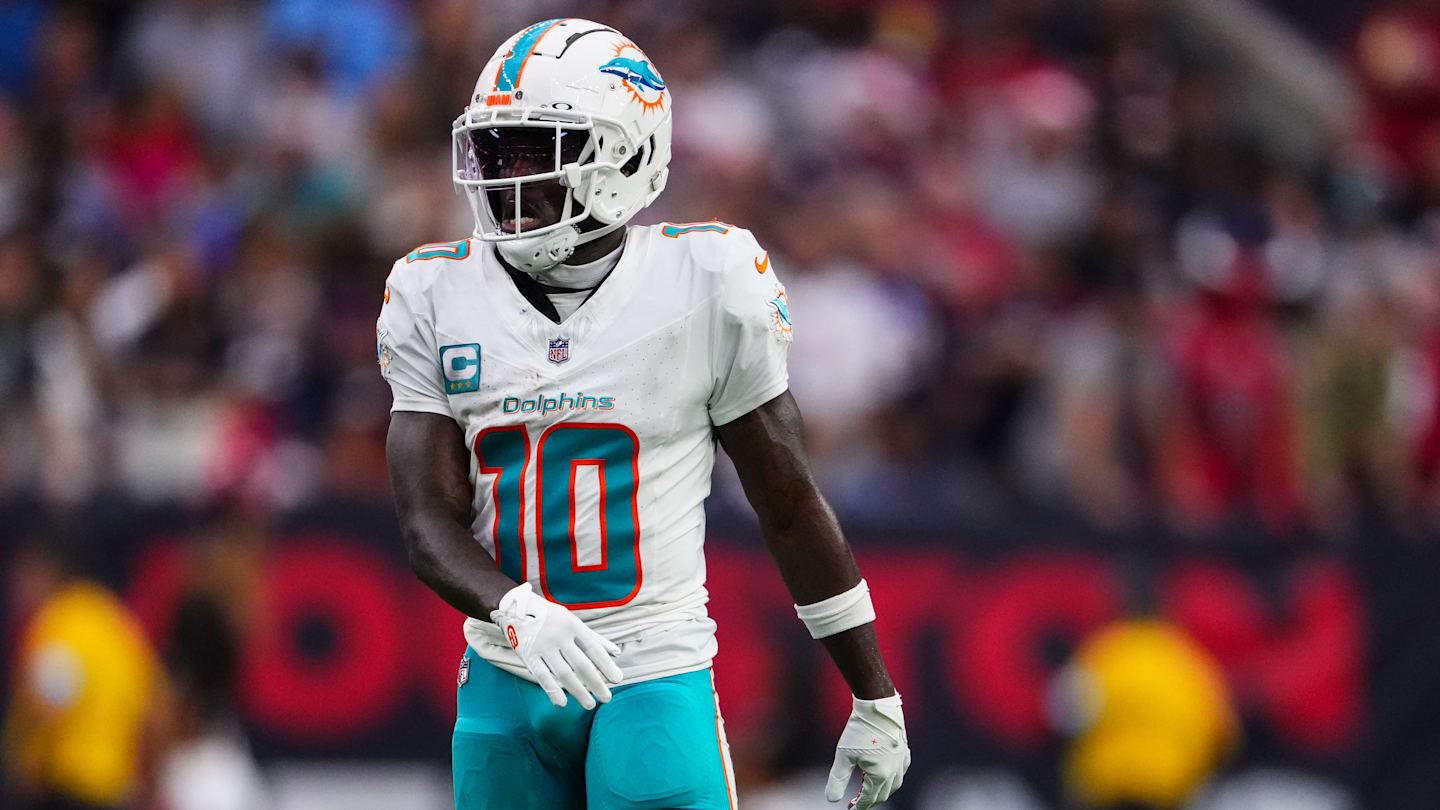 Is Tyreek Hill playing today? Dolphins injury update vs. SF and fantasy replacements