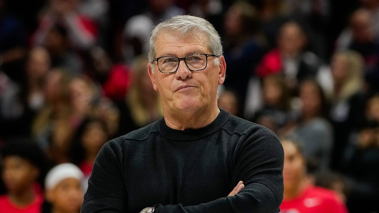 Geno Auriemma sends hilarious warning to UConn women's basketball