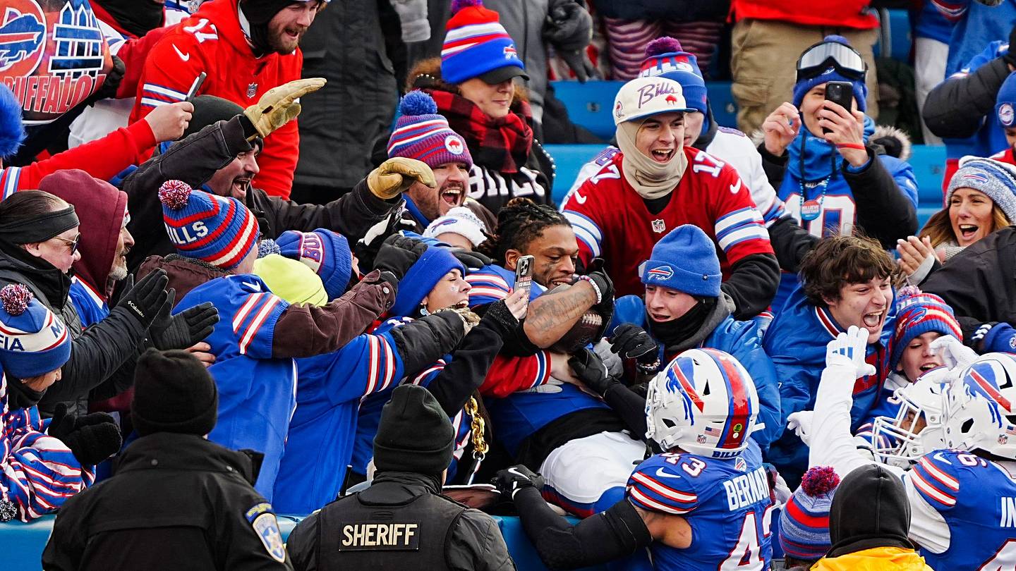 Bills invite current season ticket holders to 'Stadium Experience Center'