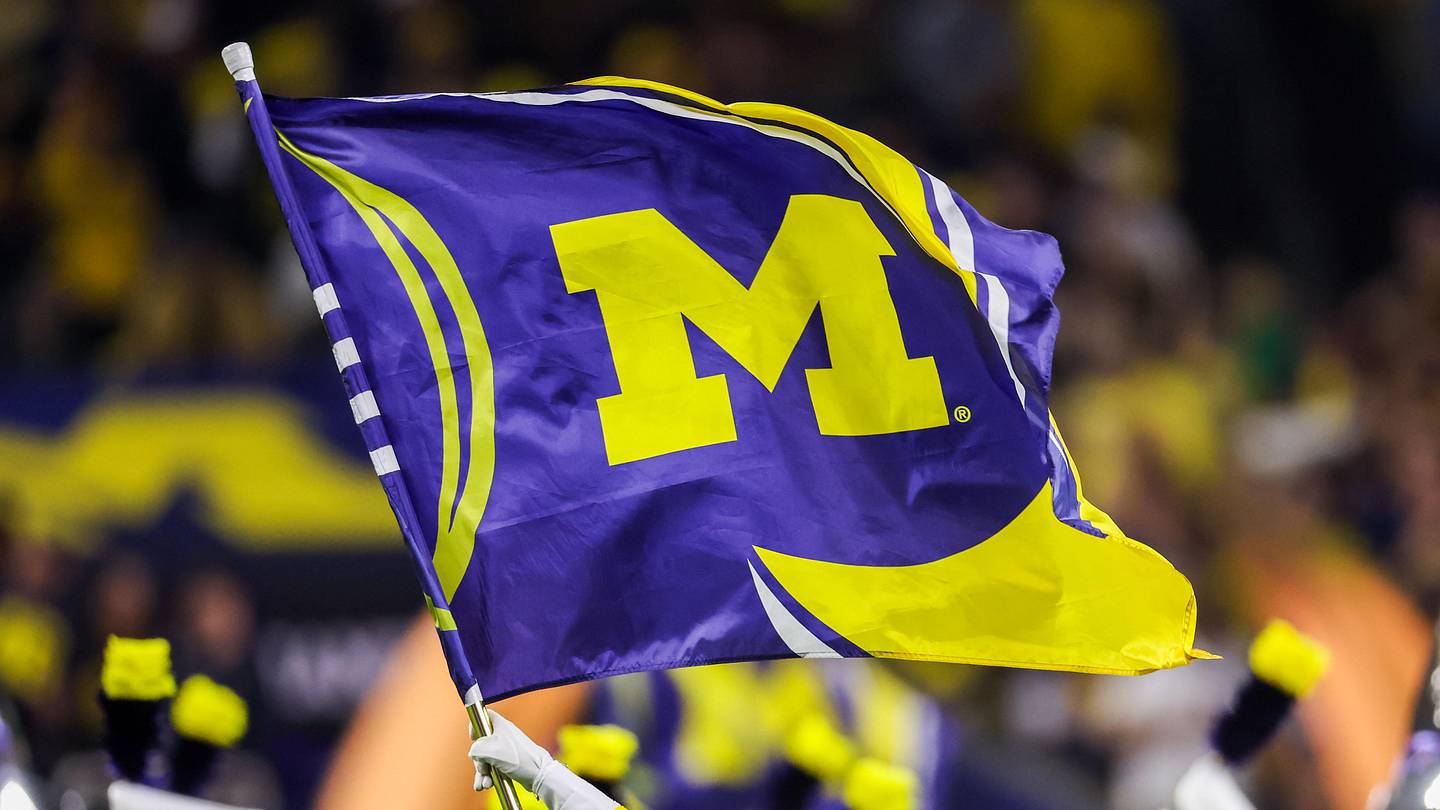 Michigan Wolverine transfer EDGE commits to rival Big Ten program