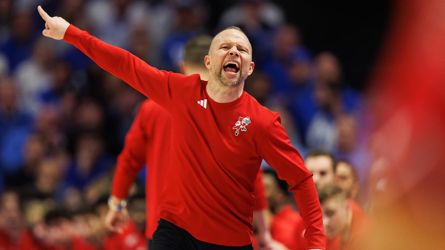 Pat Kelsey sends powerful message ahead Louisville's crucial four game ...