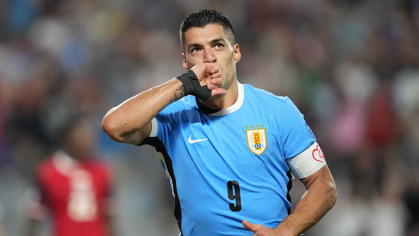 Luis Suárez shocks fans with retirement announcement