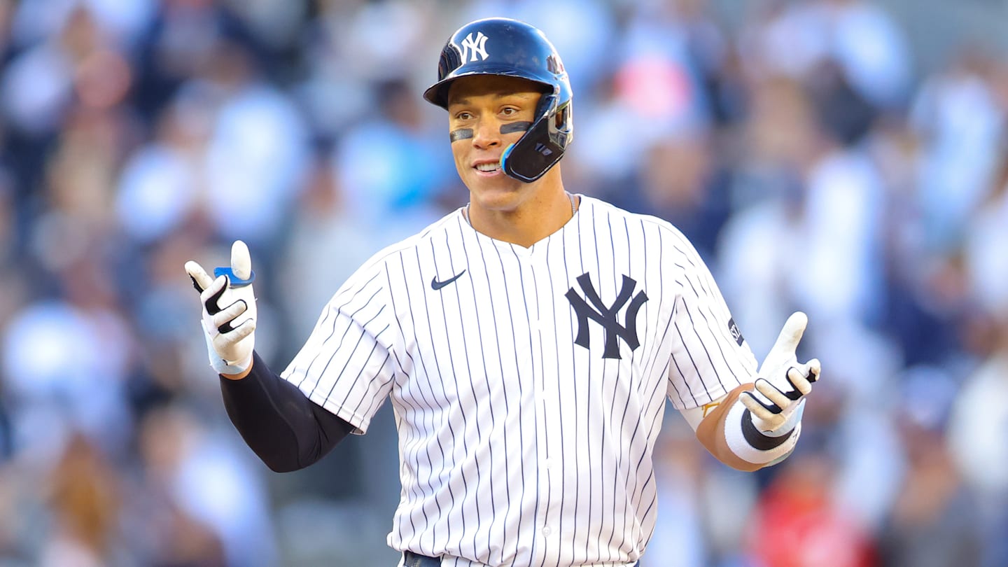 What is the MLB record for most home runs hit in a game by one team?