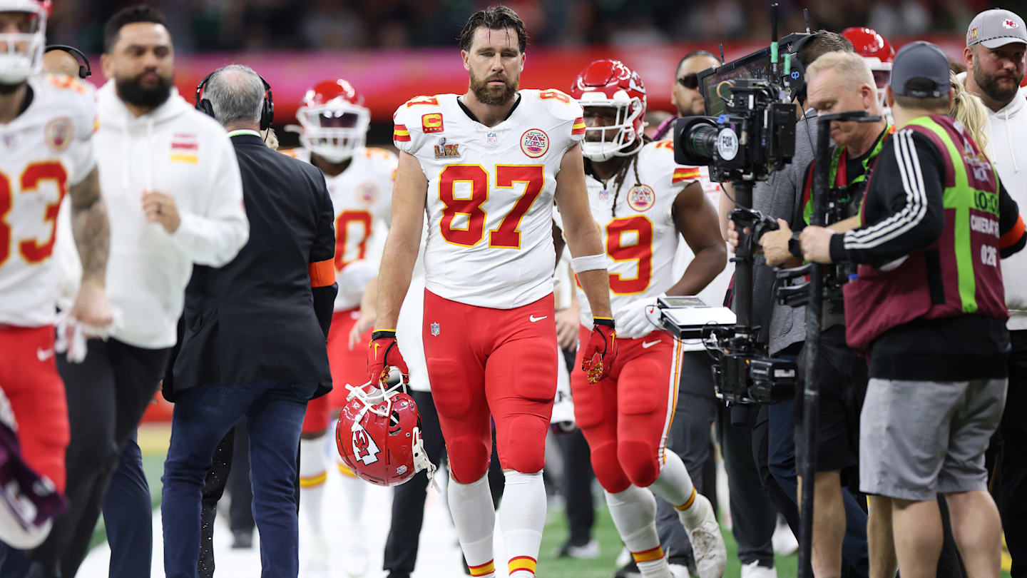 Travis Kelce literally looks ready to retire after worst first half of career in Super Bowl LIX