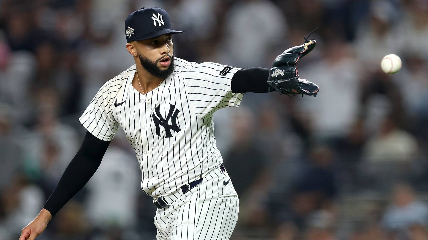 Latest Devin Williams free agency nugget makes Yankees trade fit feel ...