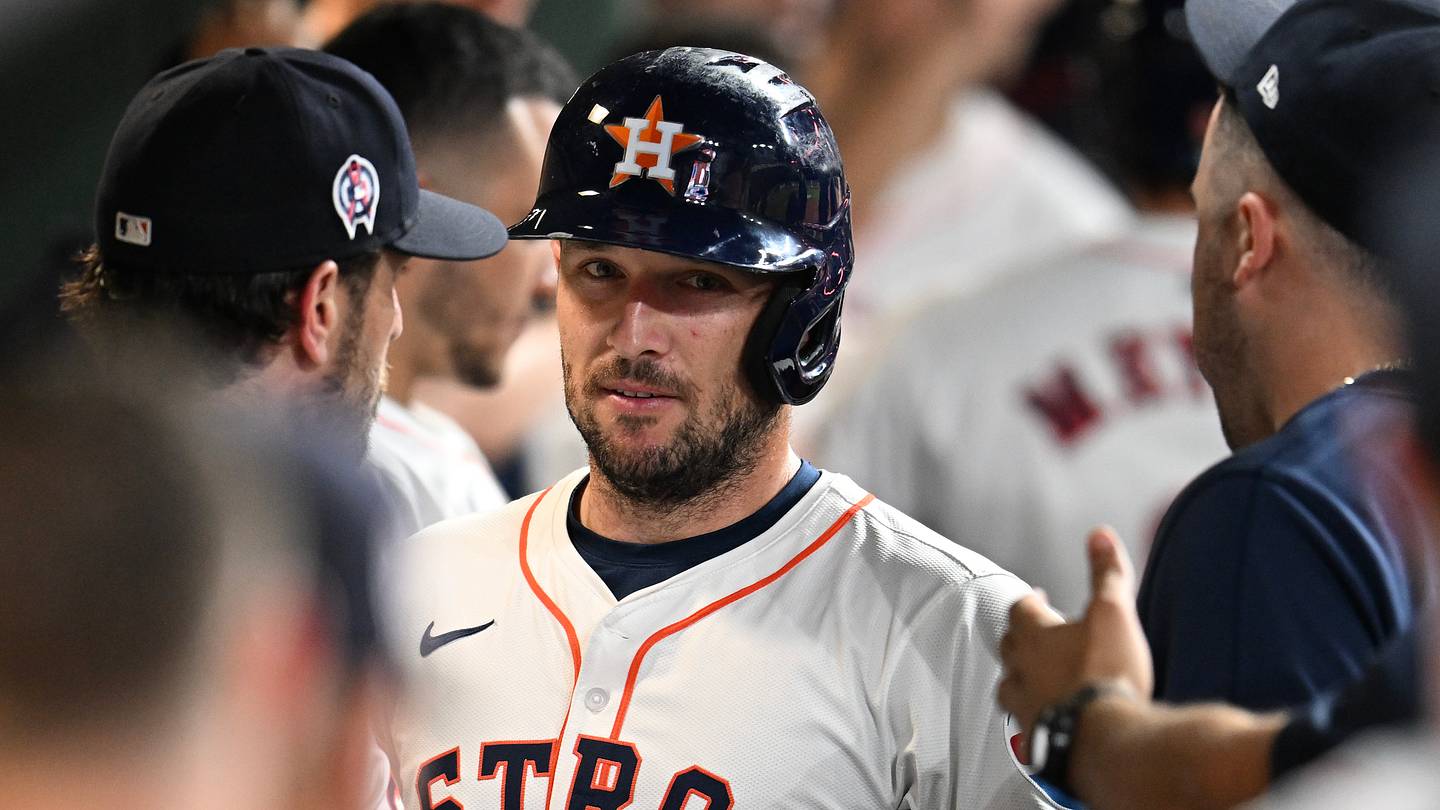 Cubs reportedly love Alex Bregman, contract remains biggest roadblock