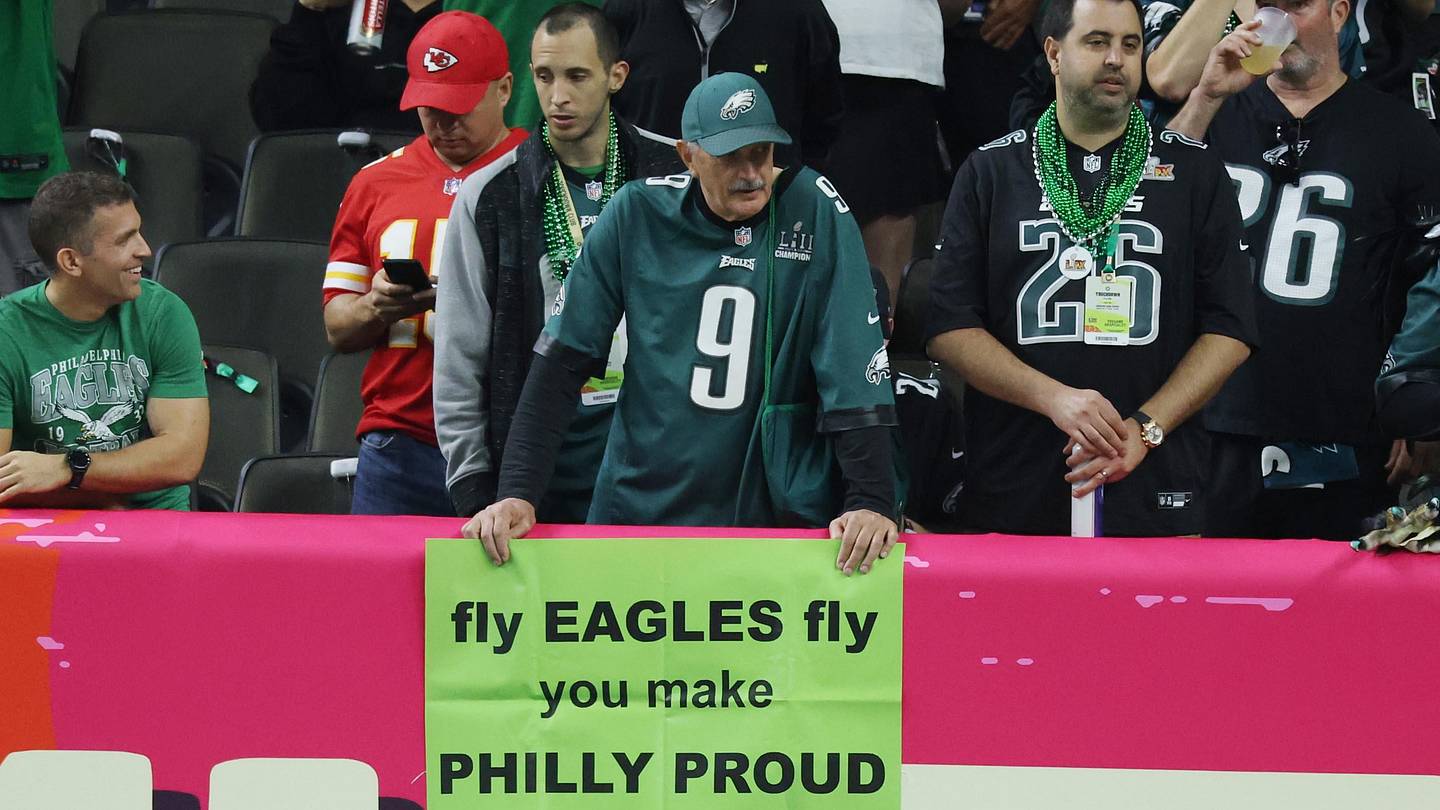 Eagles fans rain boos on Chiefs as Philly enjoys clear crowd advantage ...