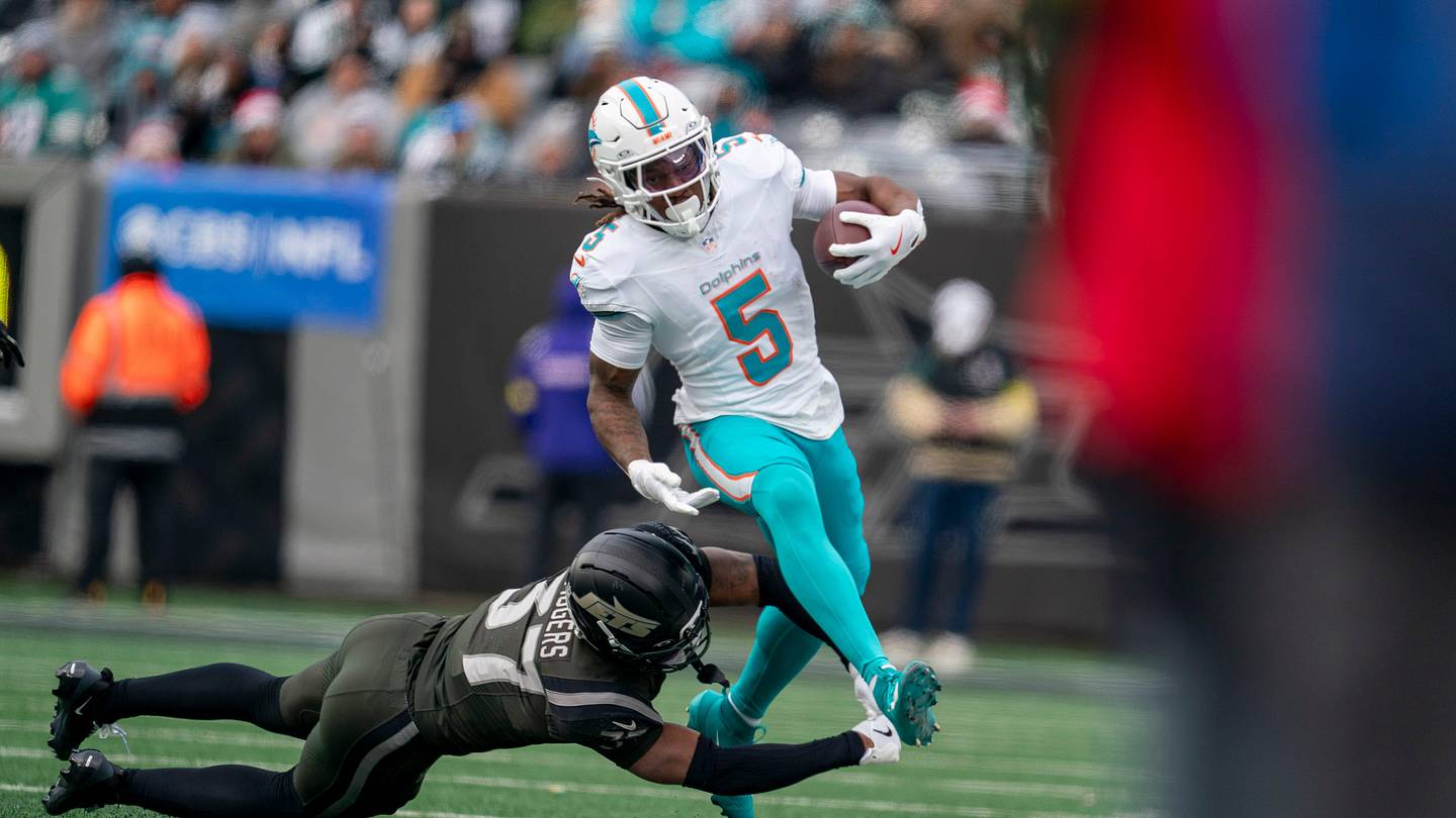 Dolphins Monday Mailbag: Is Wright Now the Right Choice at RB2?