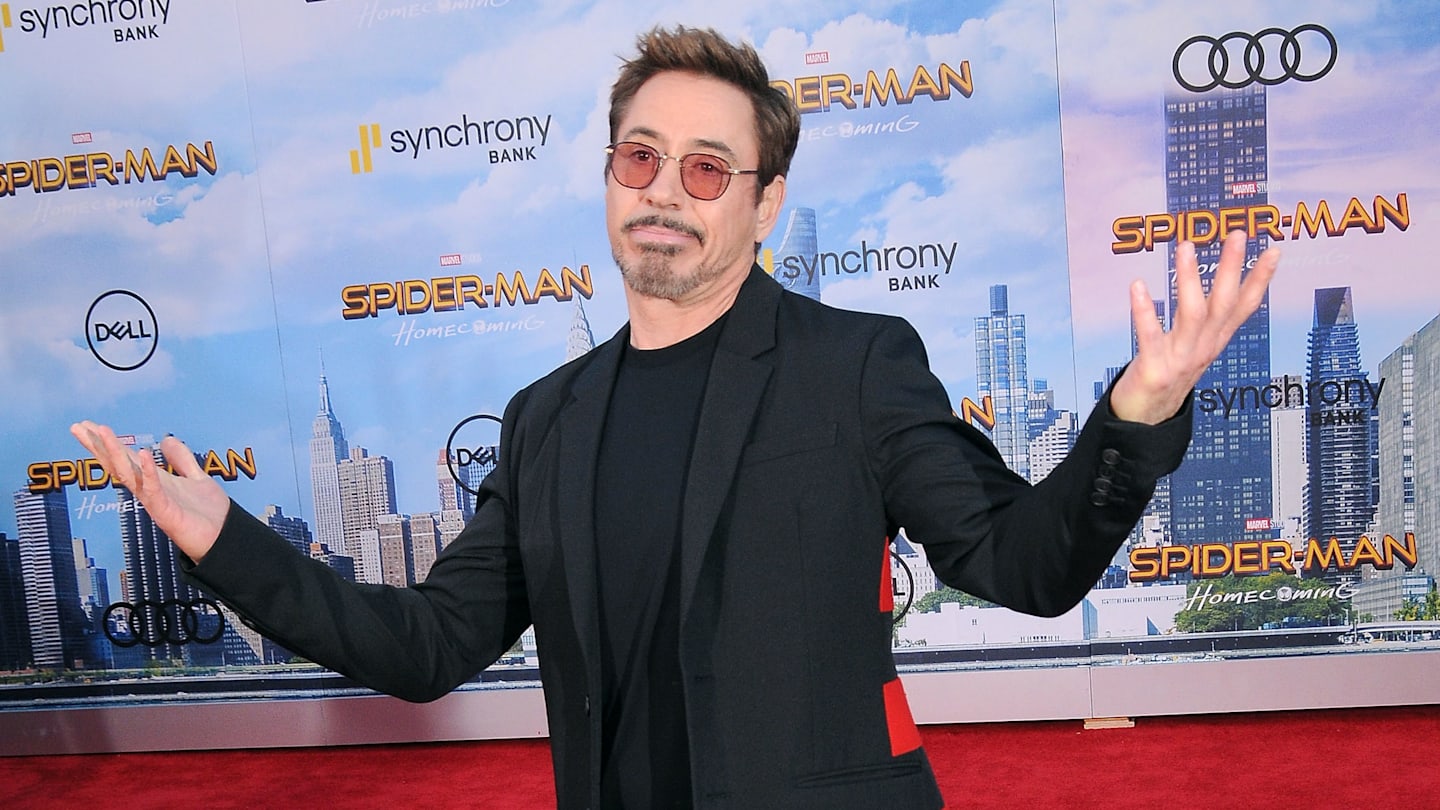 Robert Downey Jr. Doesn't Seem Bothered by Martin Scorsese's Marvel ...