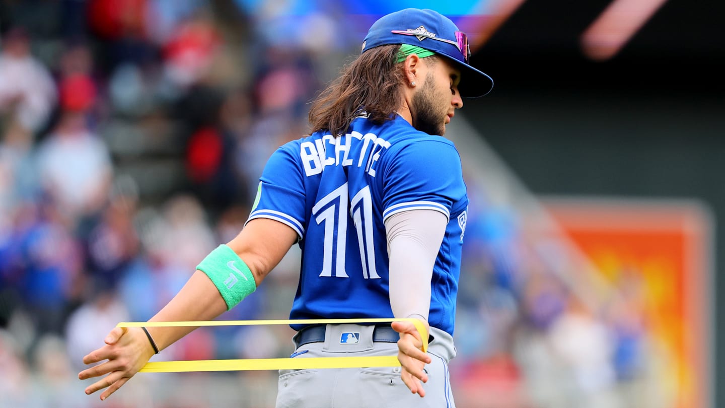 Bo Bichette gives back to his hometown, once again proves why he's the man