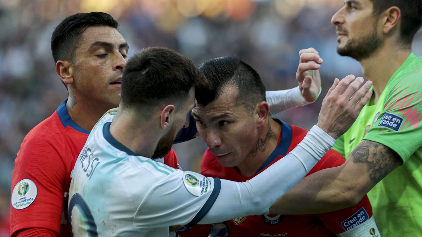 ¿Cuántas tarjetas rojas tiene Lionel Messi en su carrera?