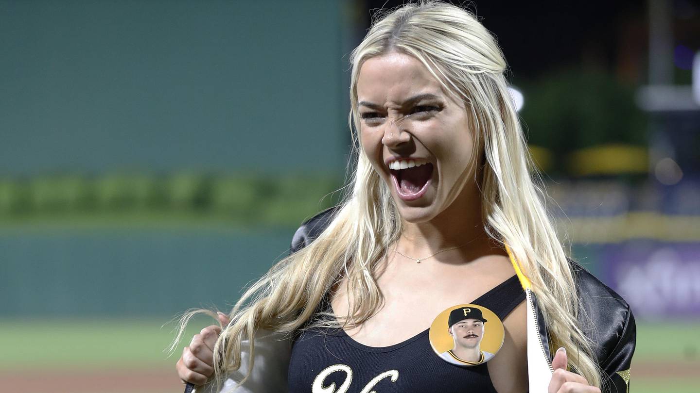 Livvy Dunne, sister Julz have giddy Super Bowl reaction despite rocking ...