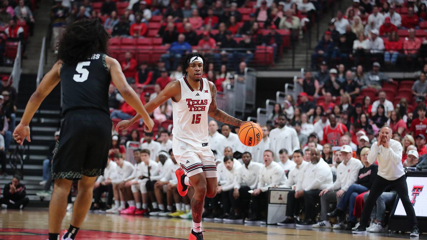 College basketball fans concerned for JT Toppin after injury vs Arizona ...