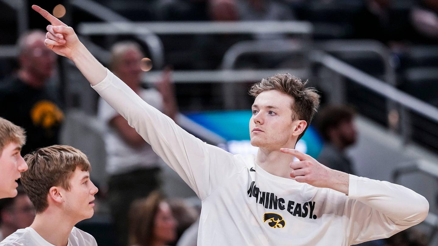 Riley Mulvey becomes the fourth Iowa Hawkeye to enter the transfer portal