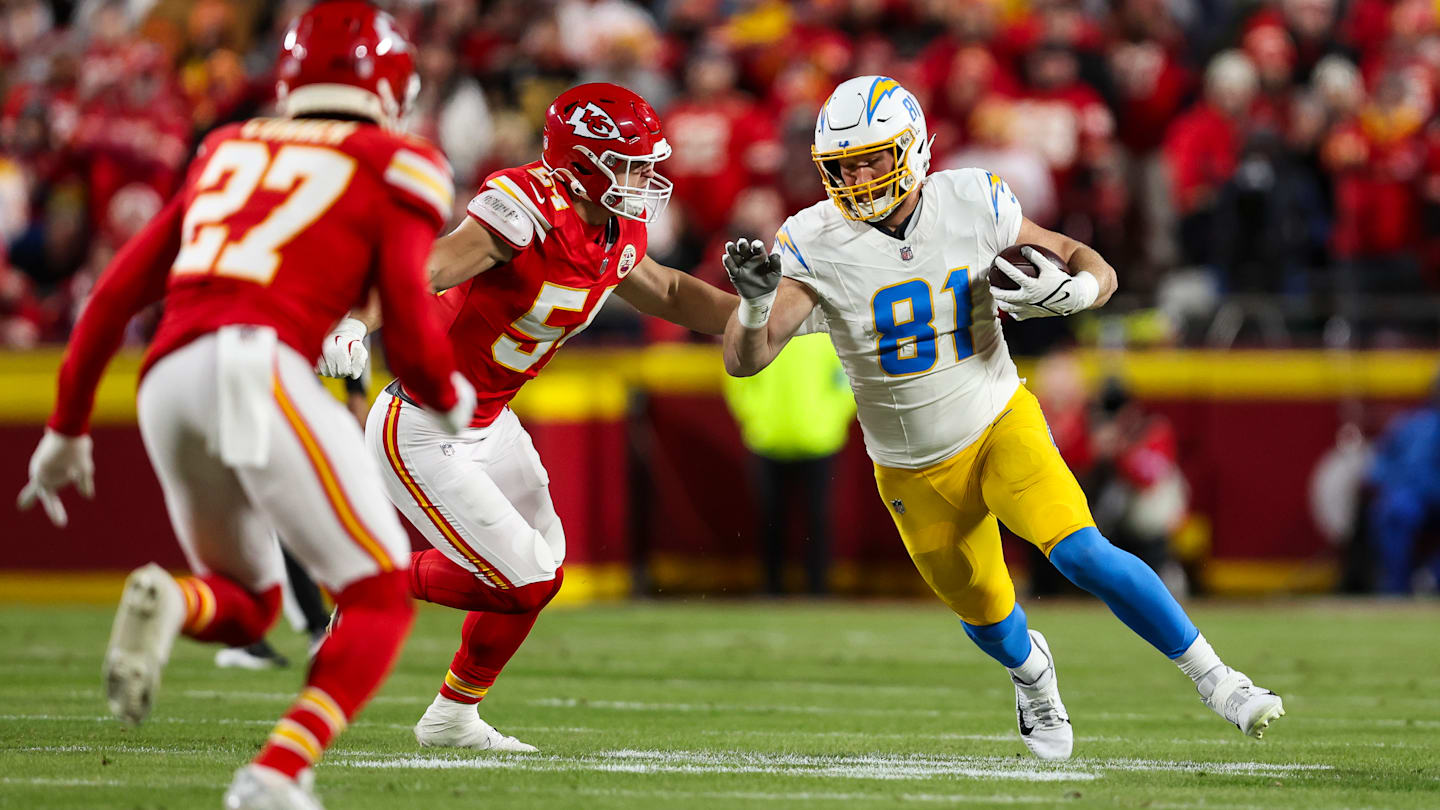 Full Chargers and Buccaneers inactives lists ahead of Week 15 game