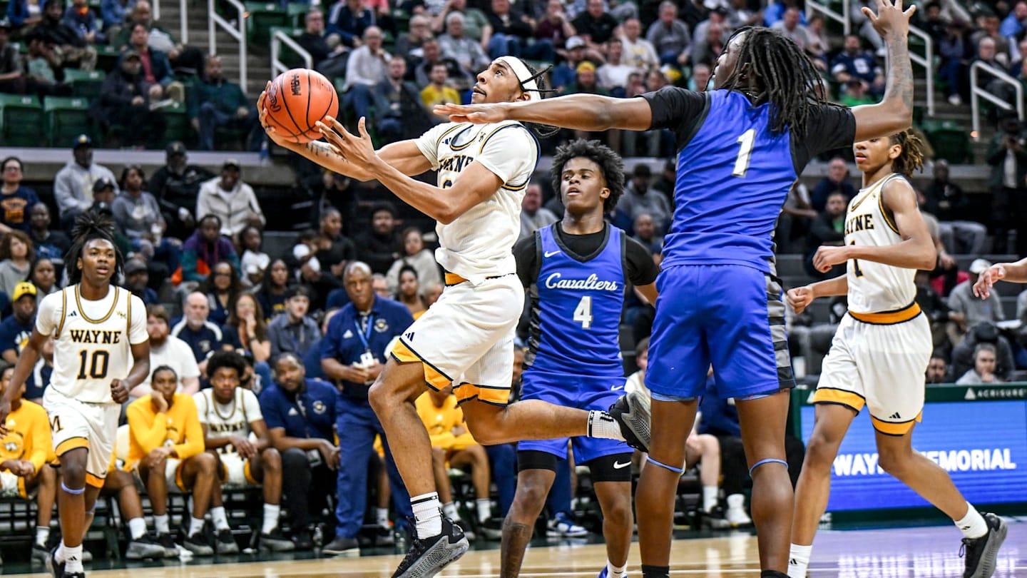 Carlos Medlock Jr. doing his part to recruit 5-star C Ethan Taylor to ...