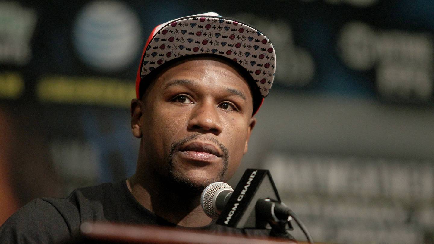 Floyd Mayweather: Age, Height, Record, Stats, Notable Fights, Father & More