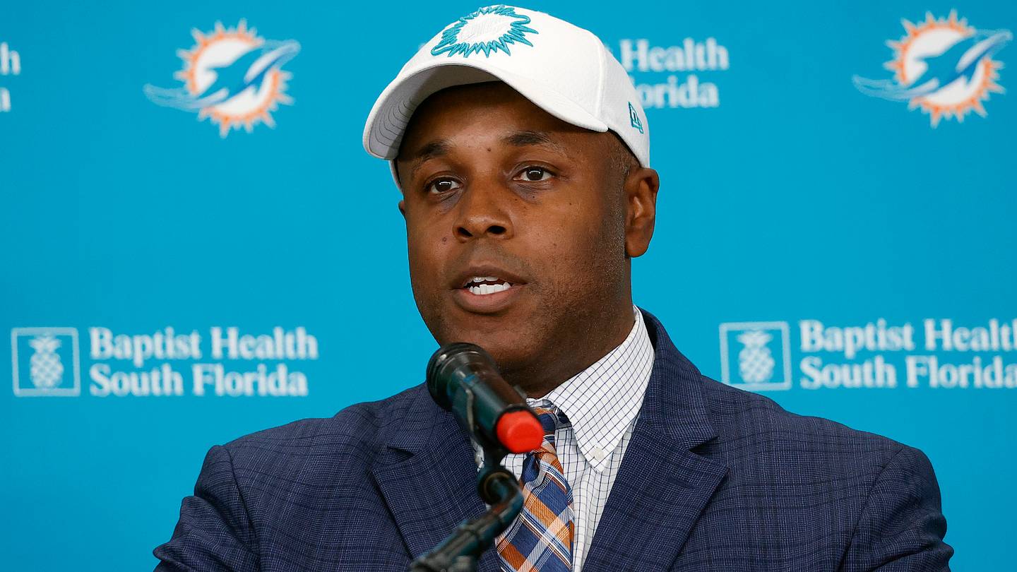 3 teams the Miami Dolphins must call to start a much-needed fire sale