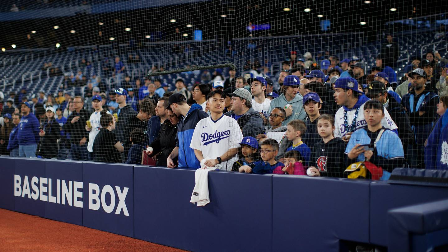 Dodgers organist's response to parking lot fire is hilarious (and ruthless)
