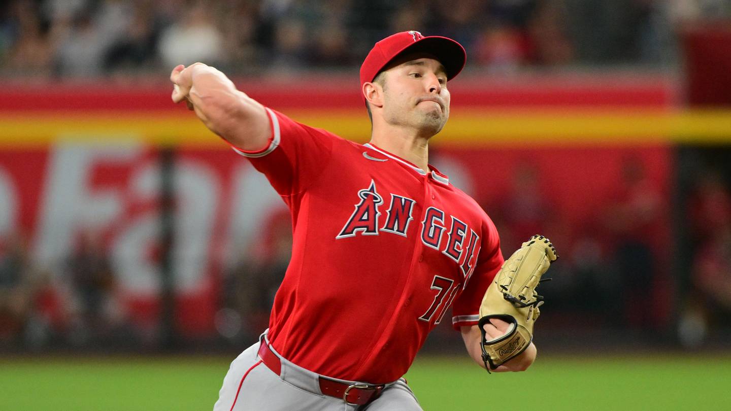 Former South Carolina pitcher Brett Kerry makes MLB debut with Los ...
