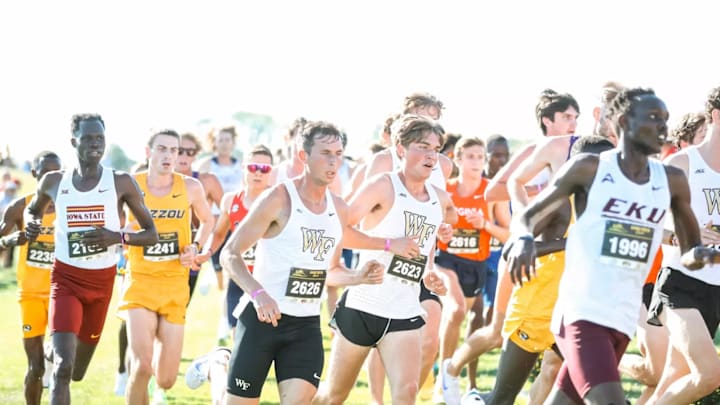 Strong Finish for the No. 10 Men's Cross Country as Regular Season Wraps