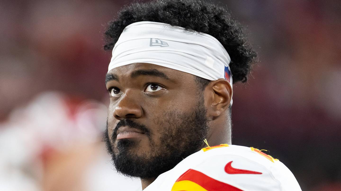 Is it time to sound the alarm on the Chiefs’ three-way battle at right ...