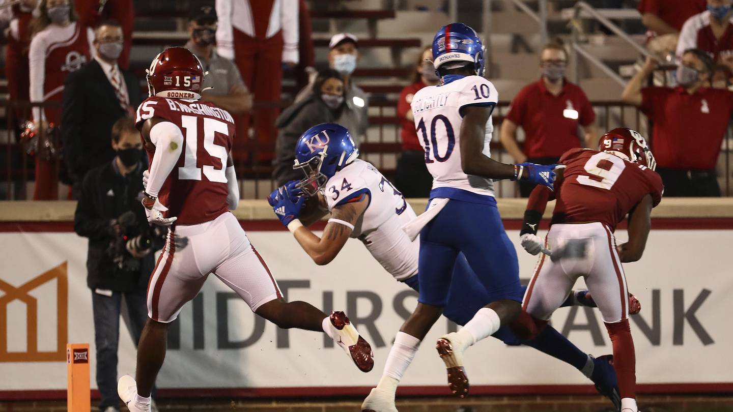 What is Oklahoma getting in TE transfer Will Huggins?