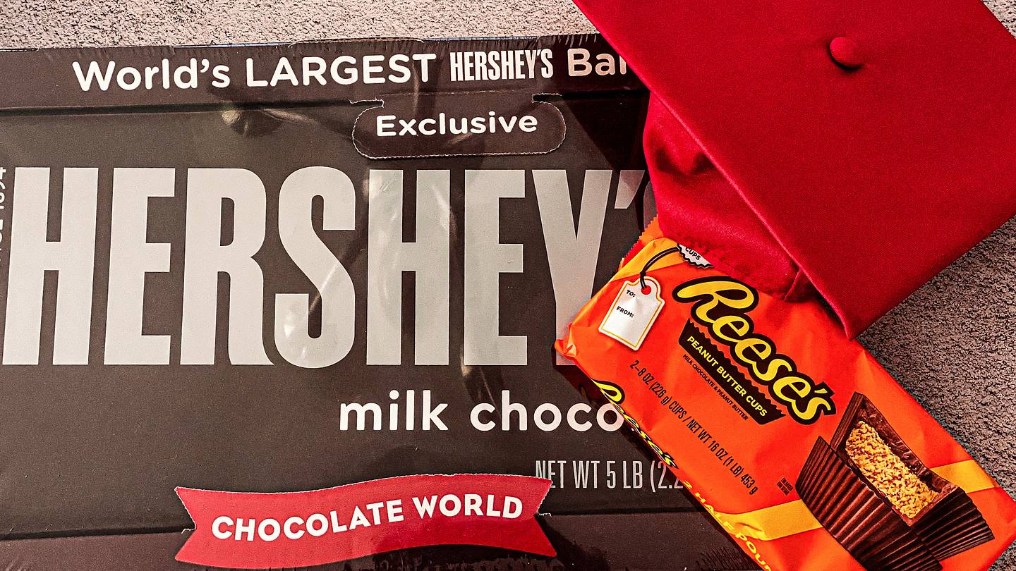 Celebrate the graduate’s big achievement with Hershey’s World's Largest ...