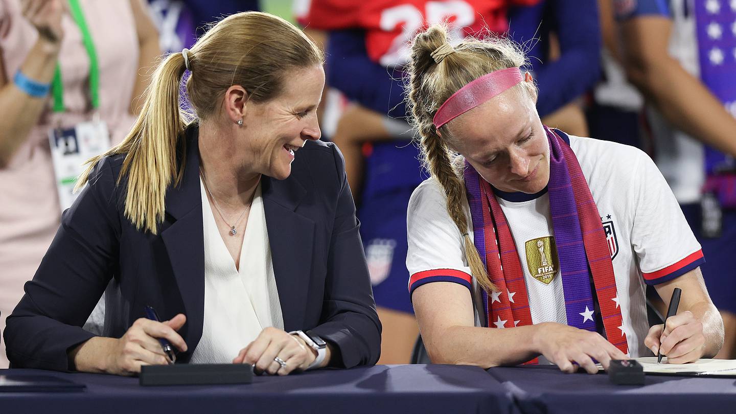 USWNT & U.S. Soccer officially sign Equal Pay CBA
