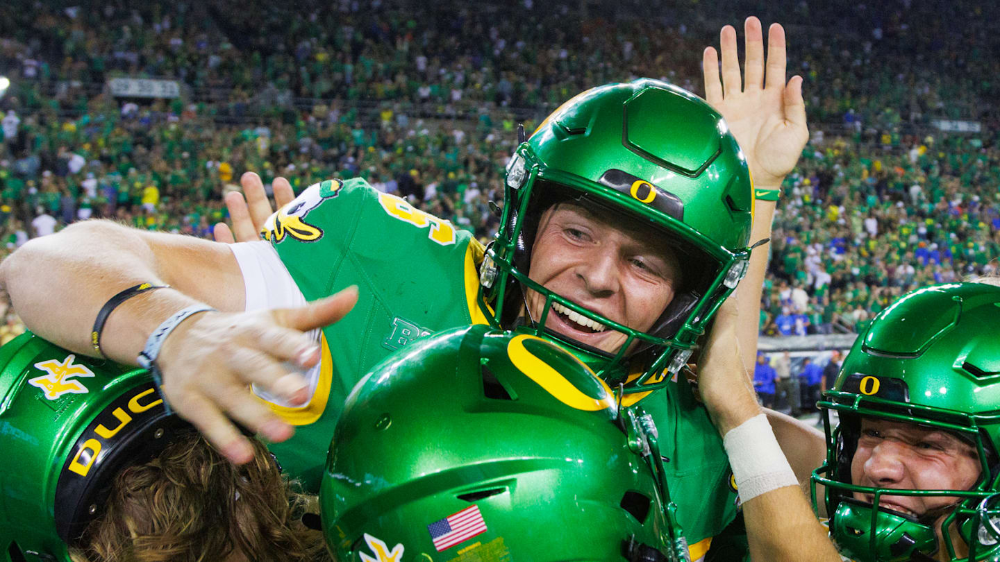 [PHOTOS] Oregon Ducks Celebrate Dramatic Game-Winning Field Goal vs ...