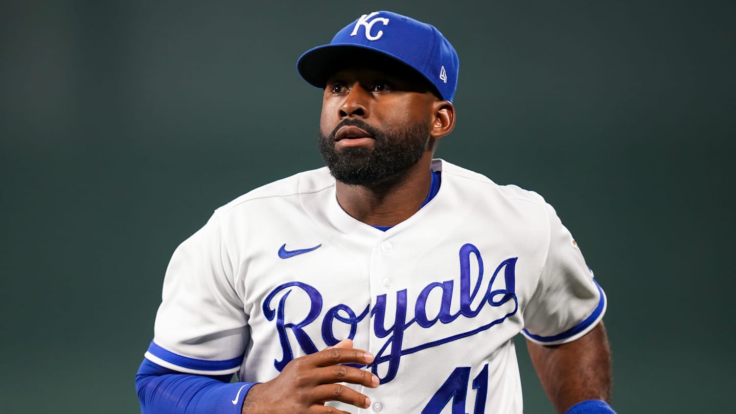 Former Royals veteran outfielder makes baseball history in unique ...
