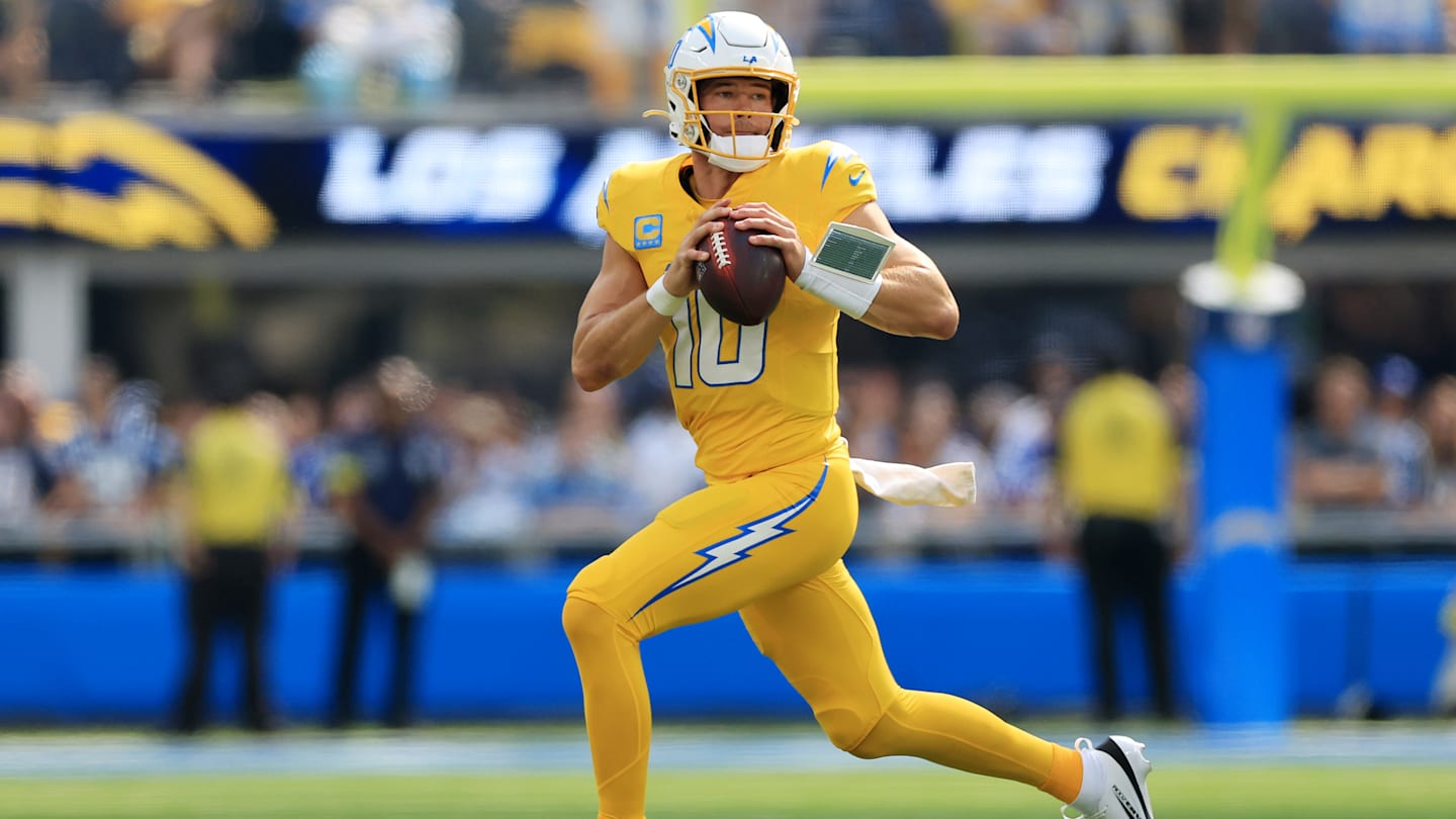 2025 NFL picks and score predictions for every Week 8 game